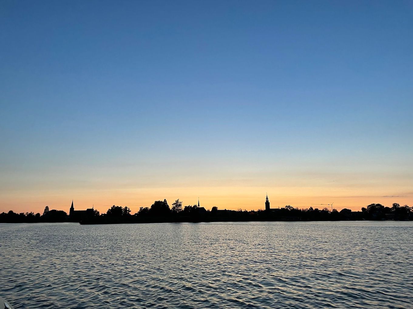 Goedemorgen! Skyline Nieuwkoop by night - De Nieuwkoper