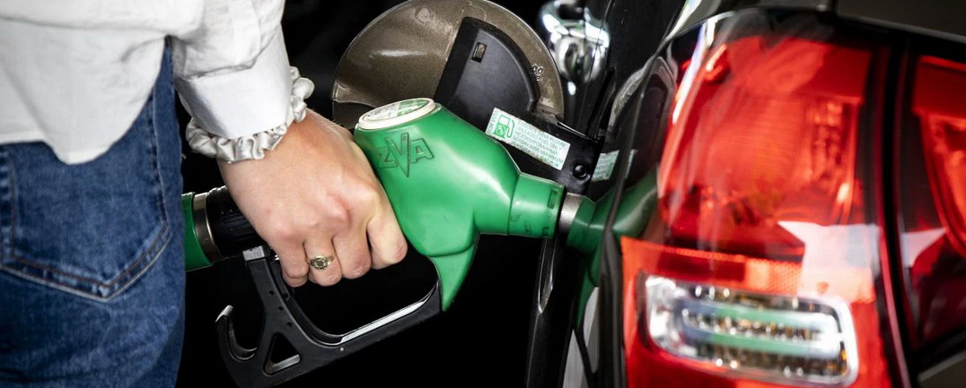 Grote verschillen benzineprijs: tot € 16,50 euro verschil voor volle ...